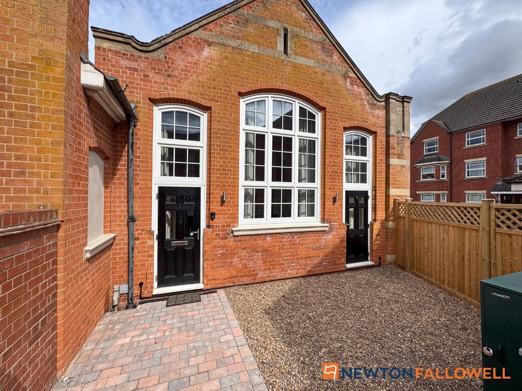 Barnby Road, Newark NG24 2 bed flat - £180,000