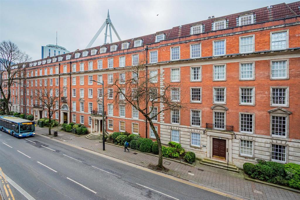 Westgate Street, Cardiff CF10 3 bed flat - £1,500 pcm (£346 pw)