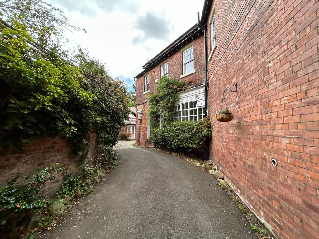 Lindale House, West Didsbury 2 bed flat for sale - £315,000