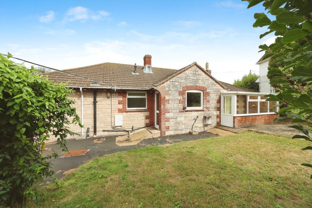 Guyers Road, Freshwater PO40 2 bed detached bungalow - £300,000