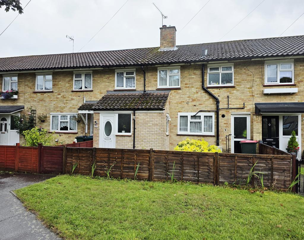 Crawley RH10 3 bed terraced house - £1,700 pcm (£392 pw)