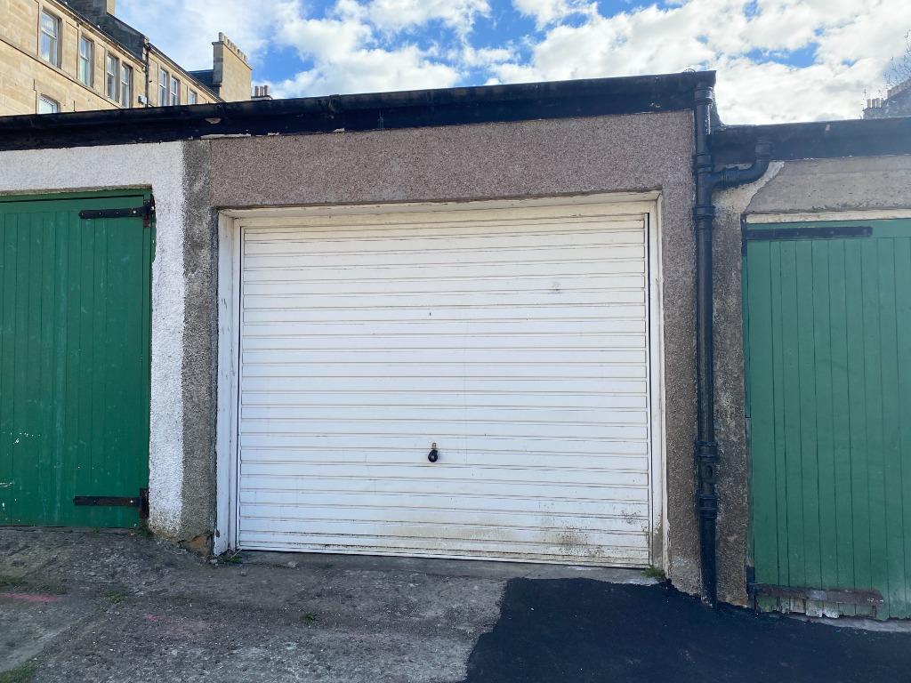 Comely Bank Row, Edinburgh EH4 1 bed garage - £250 pcm (£58 pw)