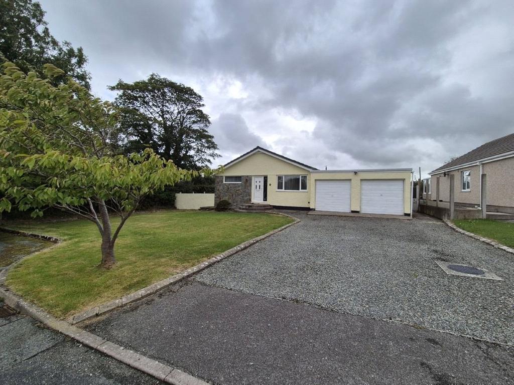 Cae'r Delyn, Bodffordd, Anglesey, LL77 3 bed bungalow for sale - £210,000
