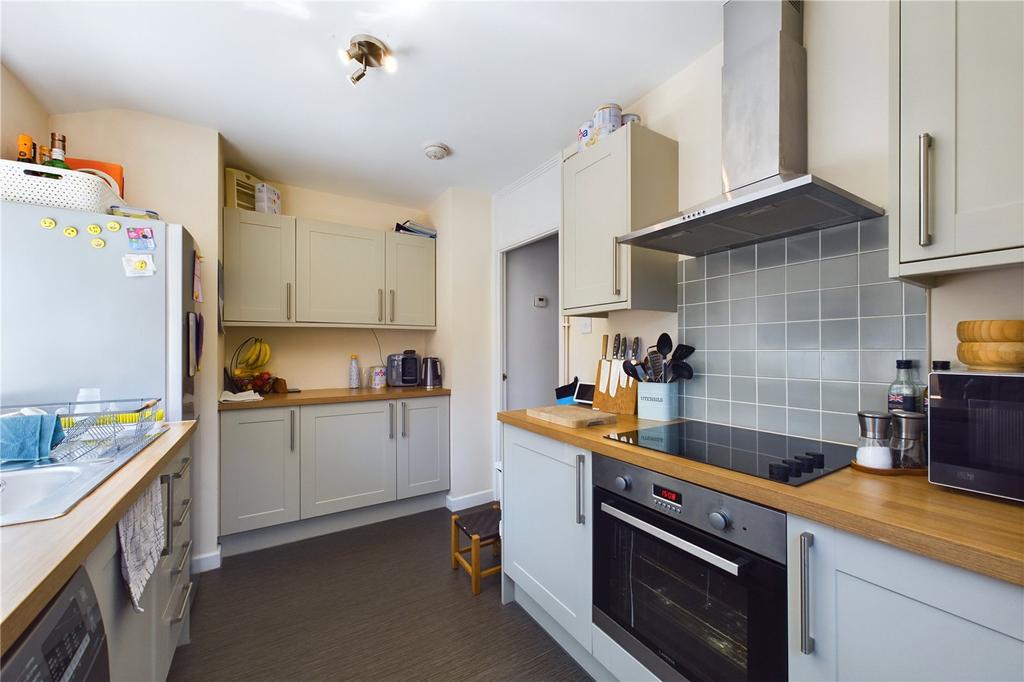 Holme Court Avenue, Bedfordshire SG18 2 bed bungalow to rent - £1,400 ...