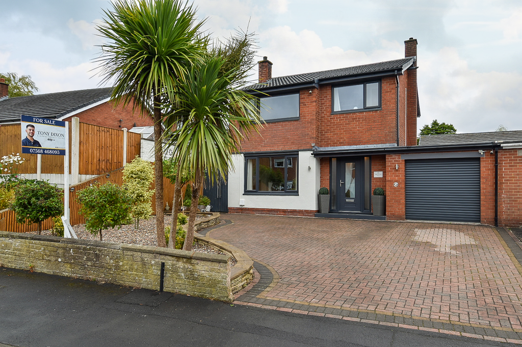 Brentwood Road, Chorley PR6 3 bed link detached house - £300,000
