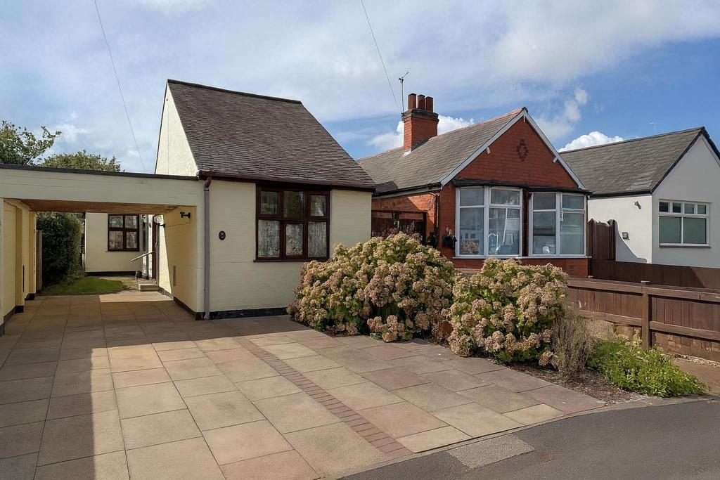 Oakland Avenue, Rushey Mead LE4 1 bed detached bungalow - £200,000