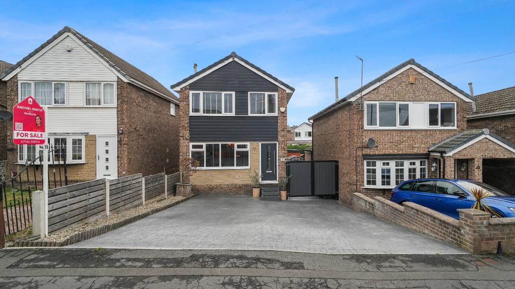 Wakefield, West Yorkshire WF1 3 bed detached house - £280,000