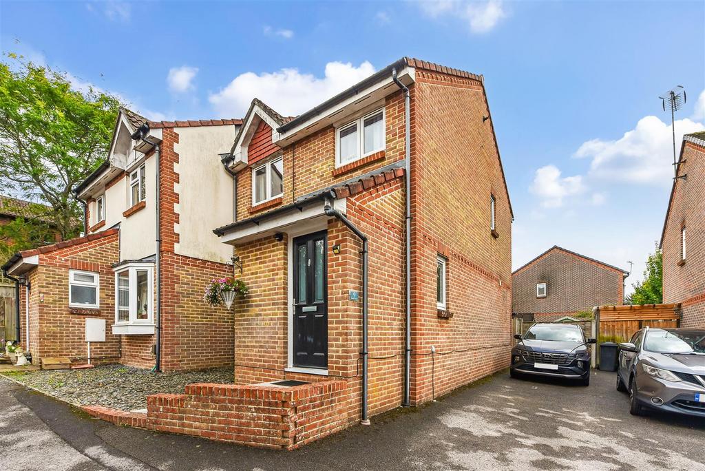 Heyshott Gardens, Clanfield 3 bed semi-detached house - £365,000