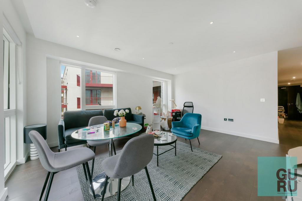 Lexington Gardens, London, SW11 2 bed apartment - £3,688 pcm (£851 pw)