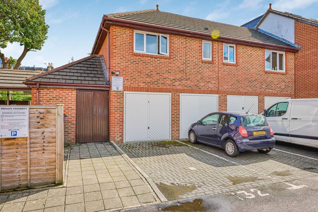 Hopwood Close, Earlsfield, London, SW17 2 bed flat for sale - £425,000