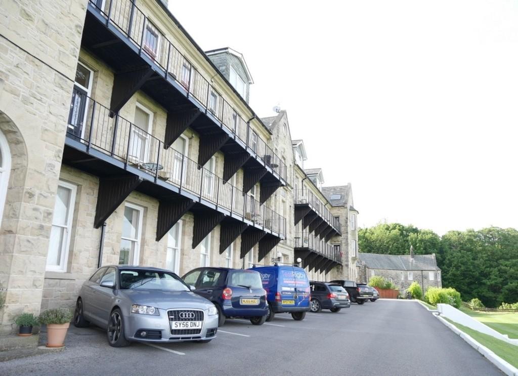 Conishead House LA12 2 bed flat - £700 pcm (£162 pw)