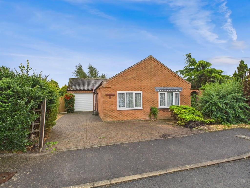 Clinton Way, Woodhall Spa LN10 2 bed detached bungalow - £287,000