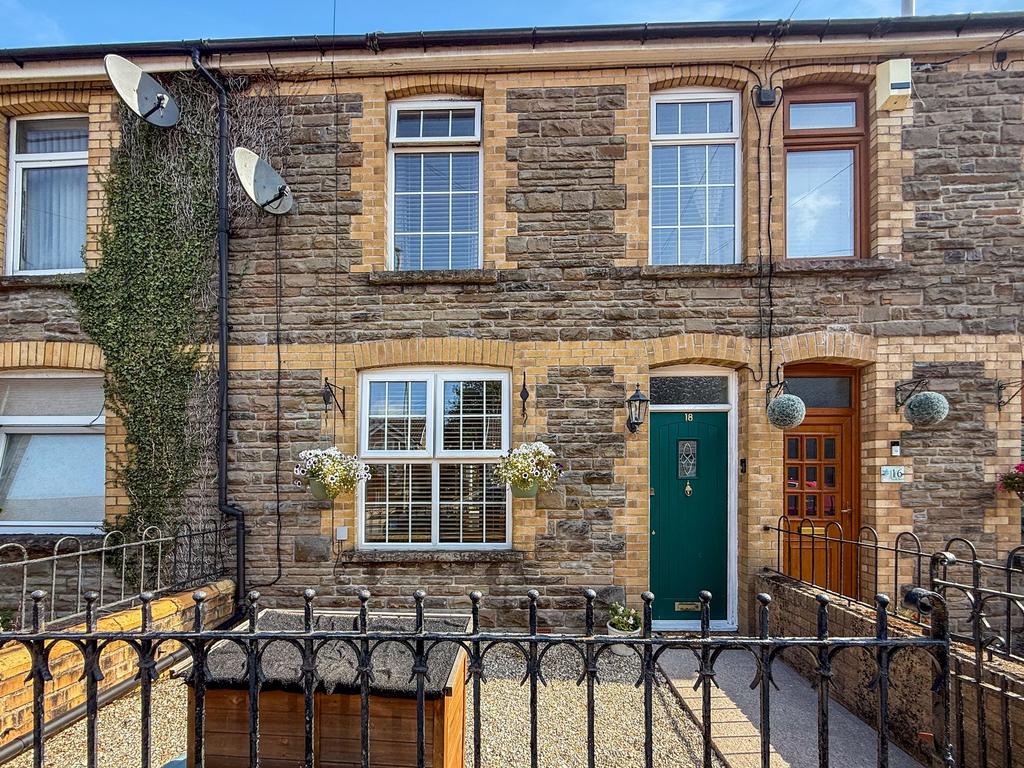 Pandy Road, Caerphilly CF83 3 bed cottage - £270,000