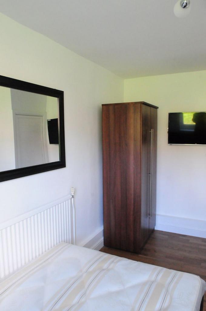 Dowdeswell Road, Putney 5 bed apartment - £2,600 pcm (£600 pw)