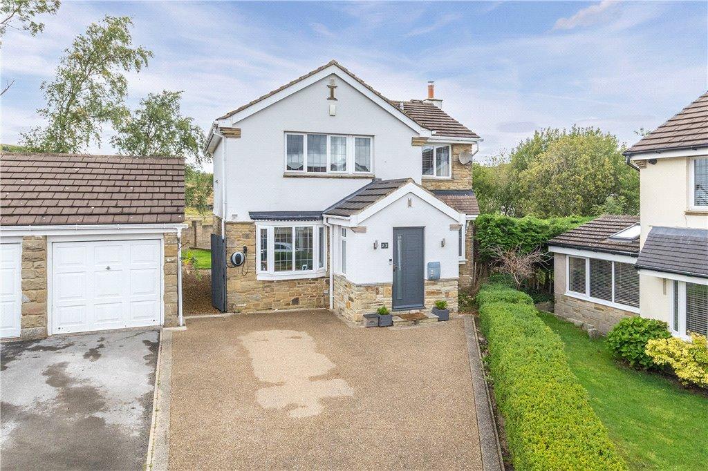 Heatherside, Baildon, West Yorkshire... 4 bed detached house - £450,000