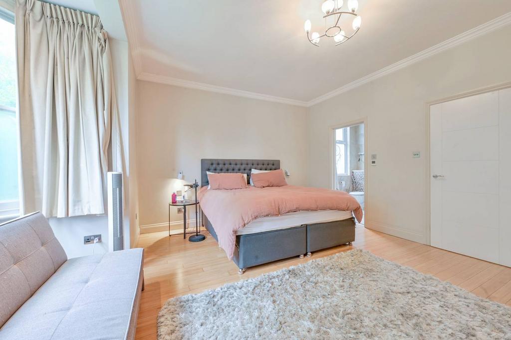 Dukes Avenue, Chiswick, London, W4 2 bed flat to rent - £4,500 pcm (£ ...