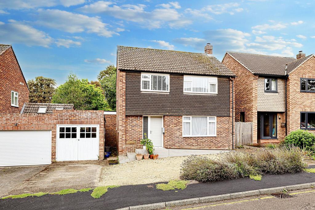 Saxon Way, Saffron Walden, CB11 3 bed detached house - £650,000