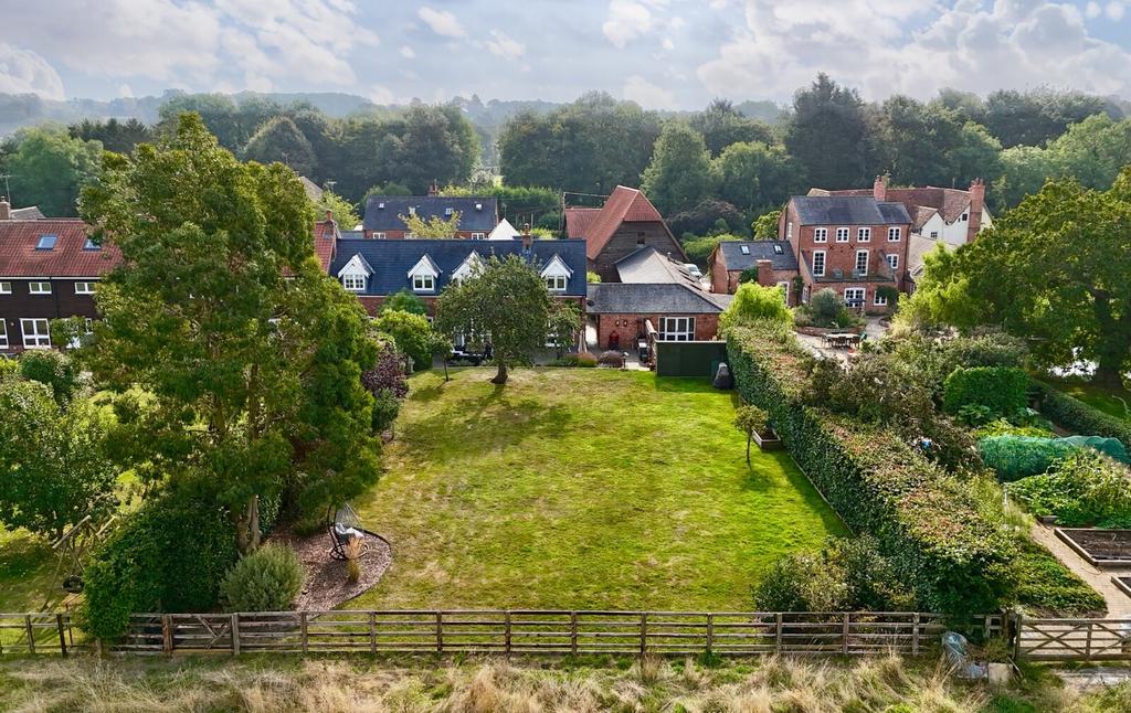 Upper Dean, Bedfordshire PE28 5 bed link detached house for sale - £900,000