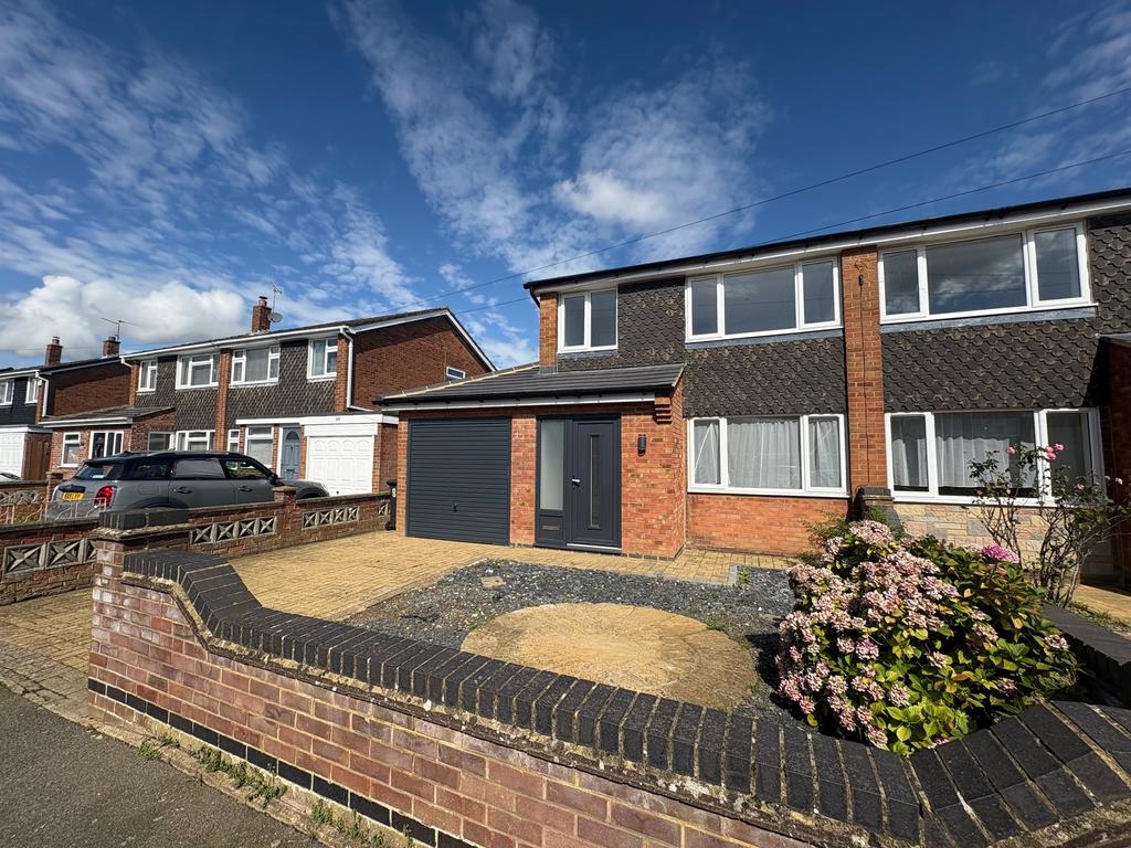 Shire Road, Corby, NN17 3 bed semi-detached house - £1,300 pcm (£300 pw)