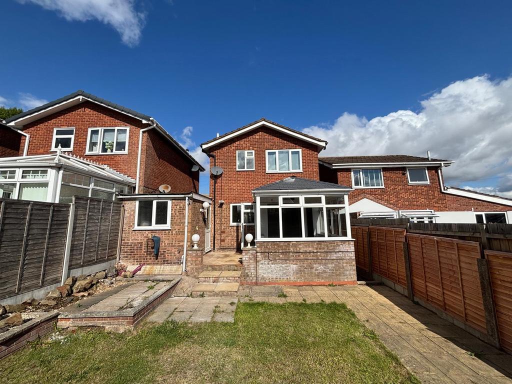 Strawberry Close, Tividale, Oldbury... 3 bed detached house - £1,200 ...