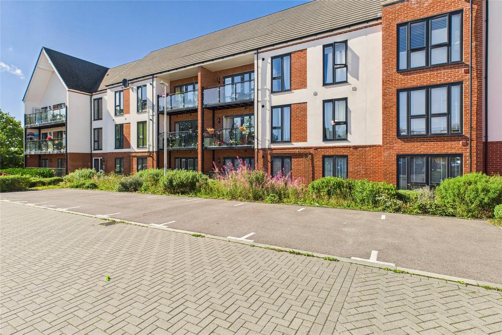 Beechey Place, Wokingham, Berkshire... 2 bed apartment - £1,550 pcm (£ ...