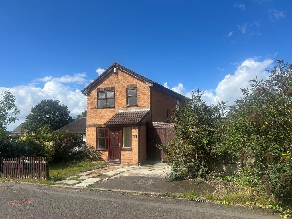 Abington Close, Crewe CW1 3 bed detached house for sale - £135,000
