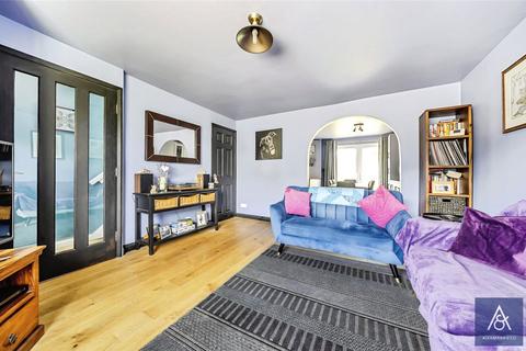 Houses for sale around NN13 6NG | OnTheMarket