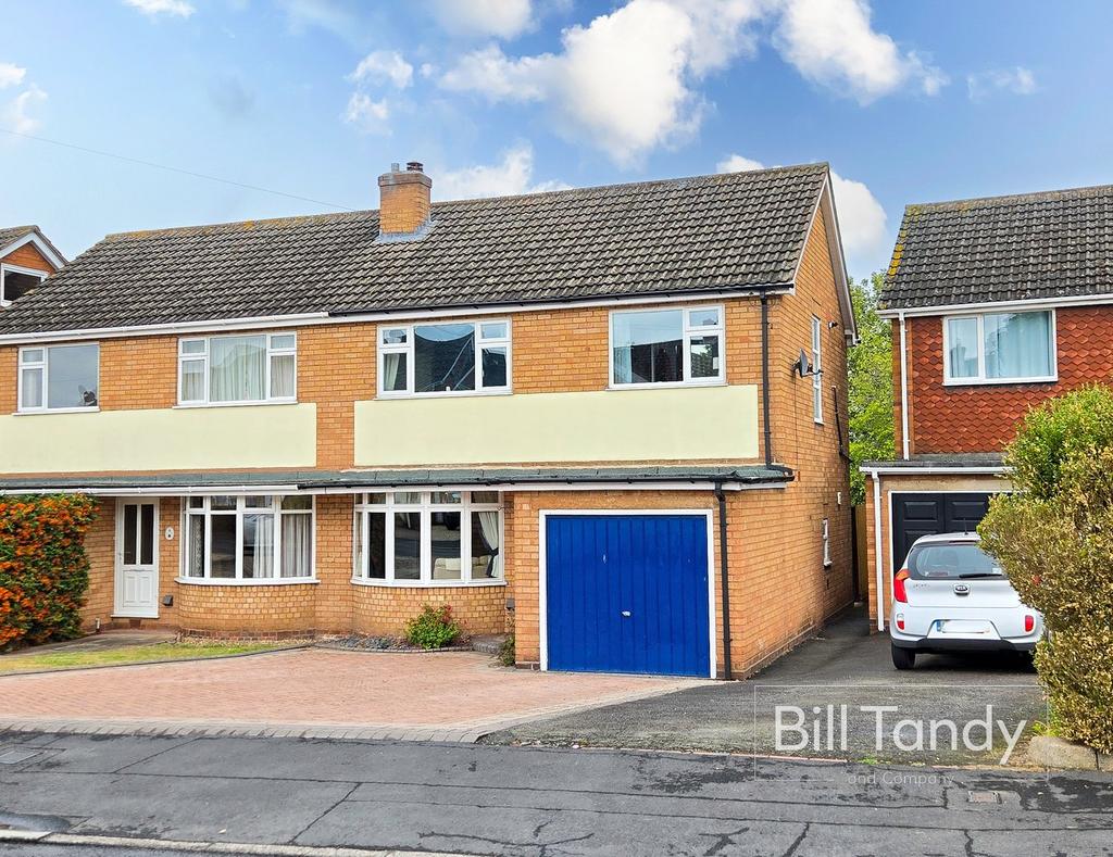 Noddington Avenue, Lichfield, WS14 3 bed semi-detached house - £325,000