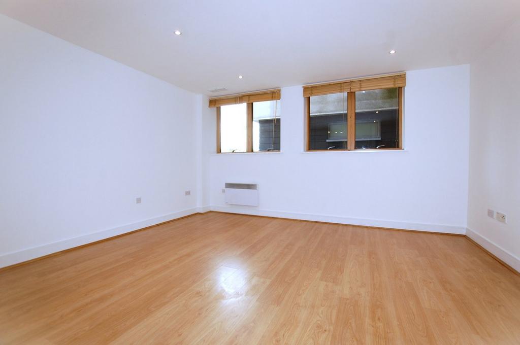 Lait House, 1 Albemarle Road... 2 bed apartment - £1,700 pcm (£392 pw)