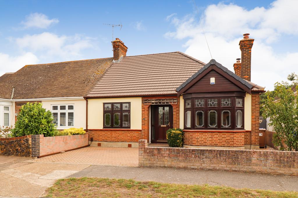 Parkside, Grays RM16 3 bed semi-detached bungalow - £400,000