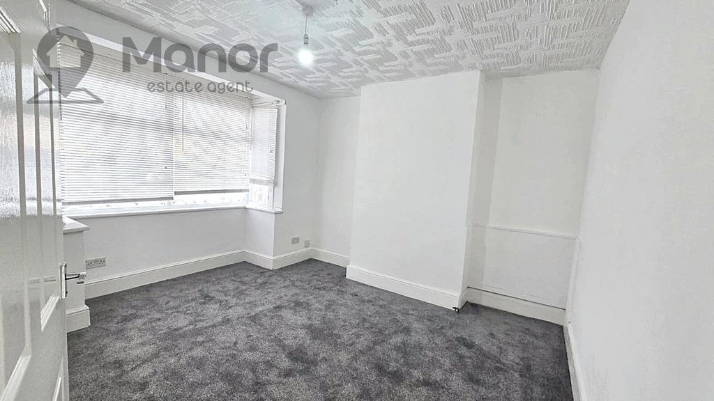 Vicarage Lane, East Ham, E6 6AB 2 bed flat - £1,800 pcm (£415 pw)