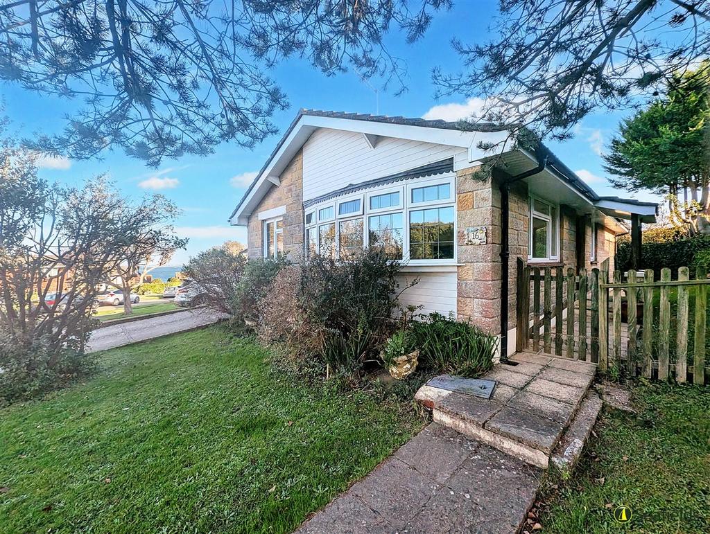 Westfield Park, Ryde, PO33 3AB 3 bed detached bungalow - £1,300 pcm (£ ...