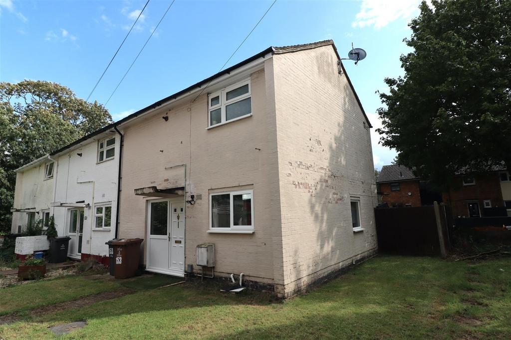 Shephall View, Stevenage 2 bed end of terrace house - £1,375 pcm (£317 pw)