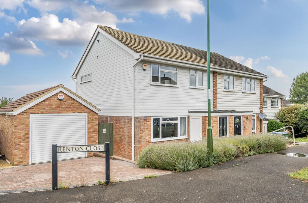 Renton Close, Billingshurst, RH14 3 bed end of terrace house for sale ...