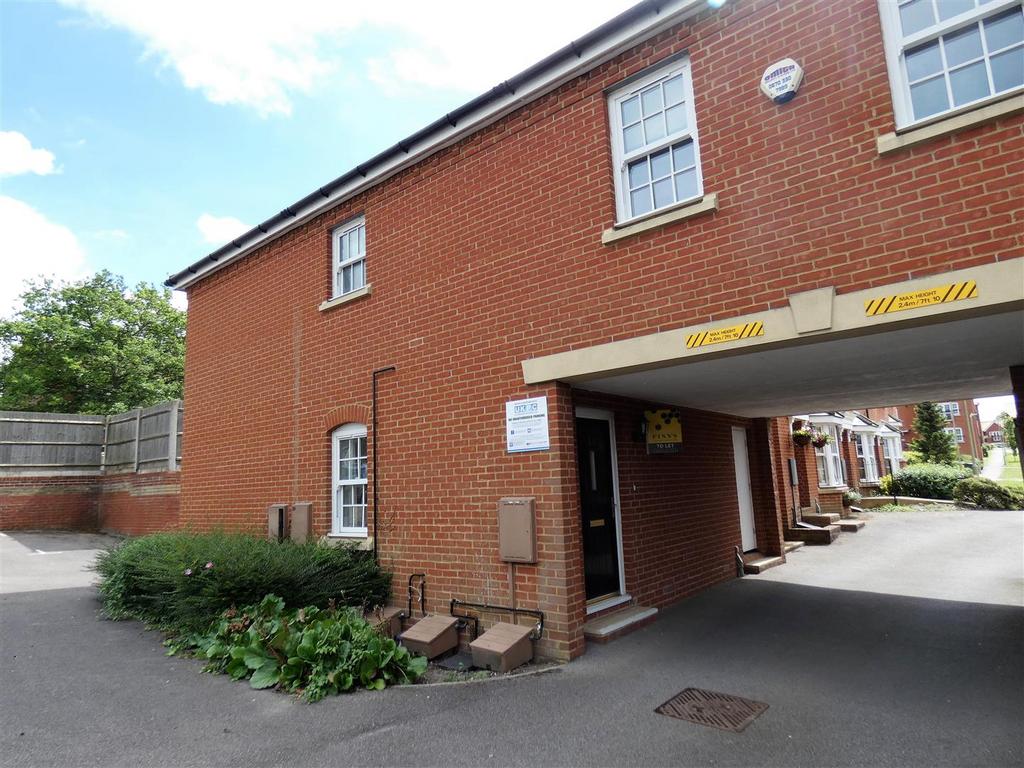 George Roche Road, Canterbury CT1 1 bed flat - £975 pcm (£225 pw)