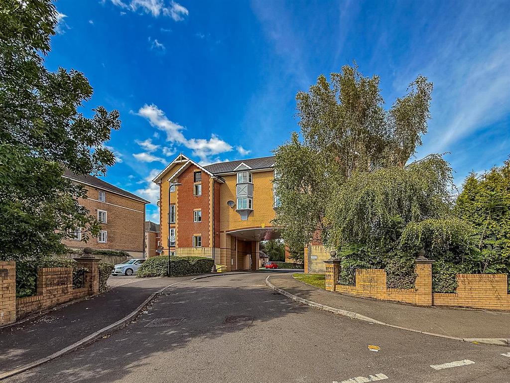 Seager Drive, Cardiff CF11 1 bed apartment - £900 pcm (£208 pw)