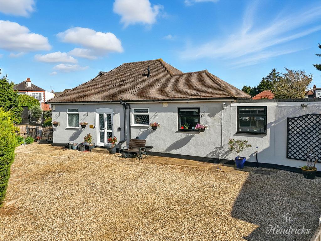 Benfleet Road, Benfleet, SS7 1 3 bed detached bungalow for sale - £600,000