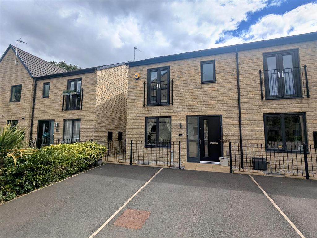 Beck Road, Sowerby Bridge HX6 3 bed semi-detached house - £265,000