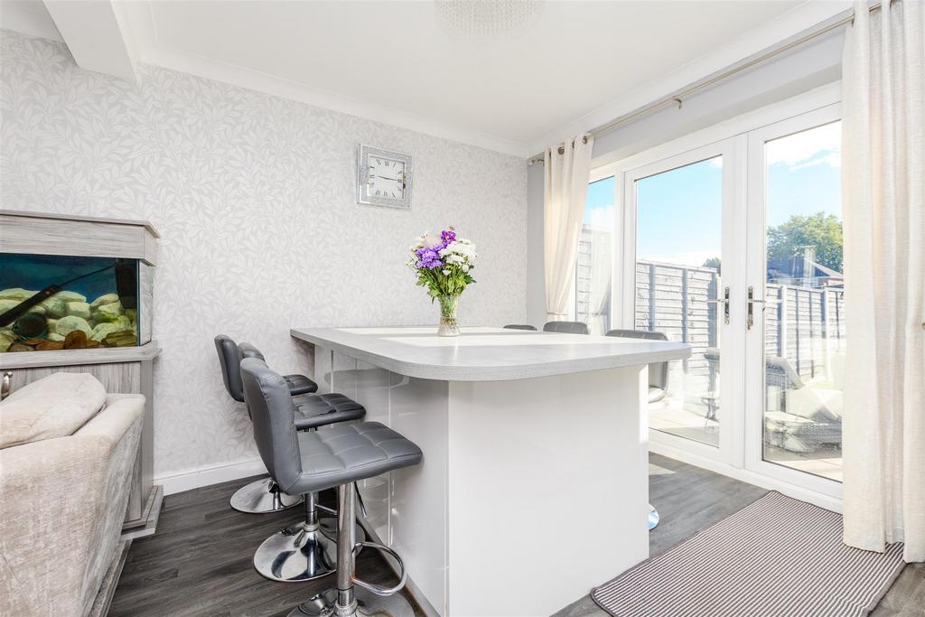 Binland Grove, Chatham, Kent 2 bed end of terrace house - £310,000