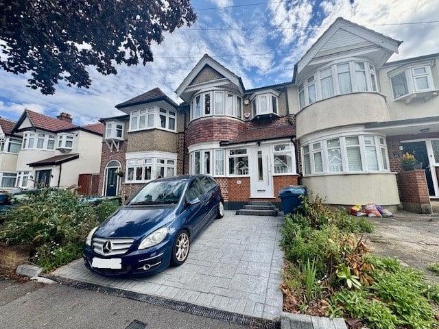 Waverley Road, Harrow HA2 3 bed terraced house - £2,400 pcm (£554 pw)