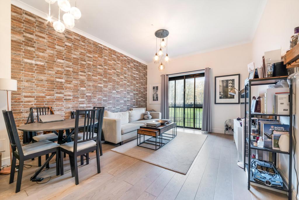 Burrells Wharf Square, London, E14 1 bed flat to rent - £1,885 pcm (£ ...