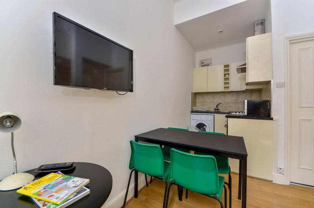 Collingham Place, South Kensington... Studio - £1,799 pcm (£415 pw)
