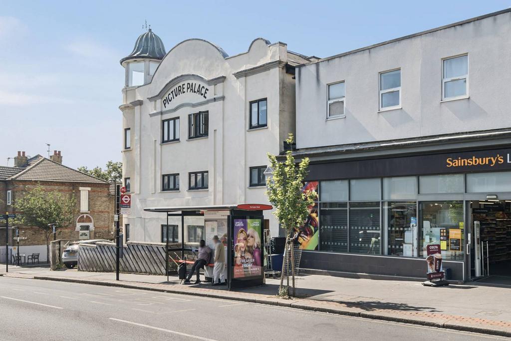 Portland Road, Croydon, London, SE25 1 bed flat - £1,450 pcm (£335 pw)