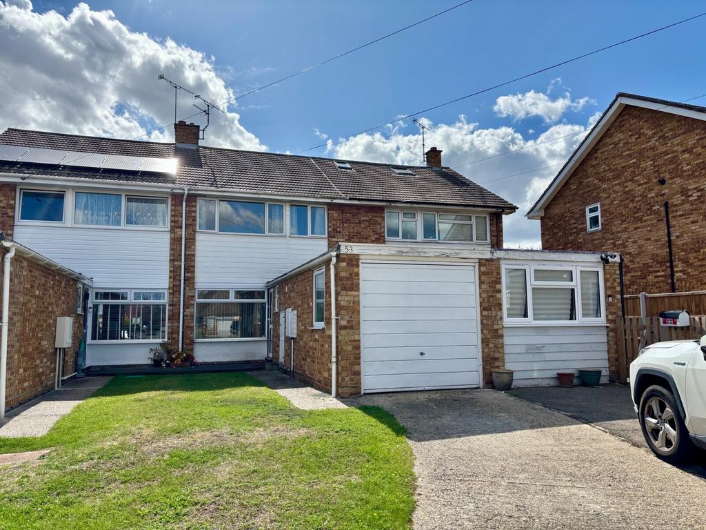 Sunrise Avenue, Chelmsford, CM1 3 bed terraced house - £1,650 pcm (£381 pw)