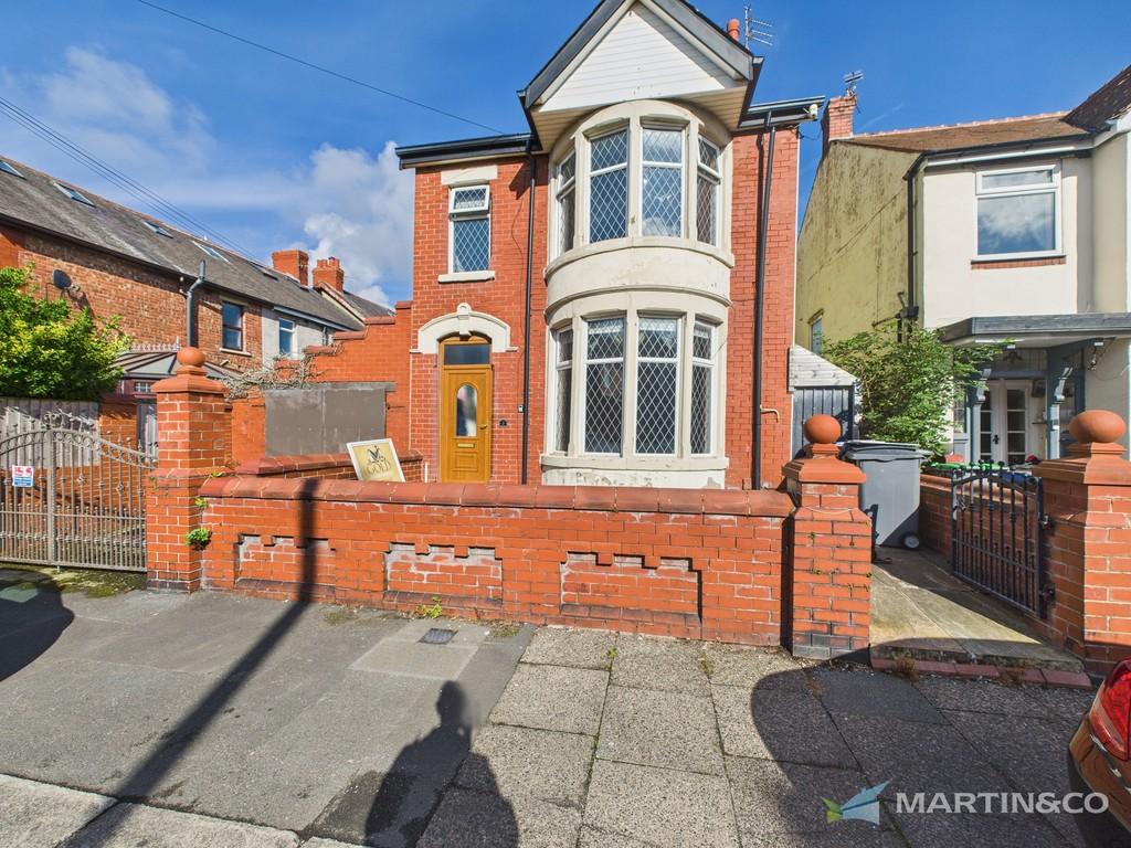 Hall Avenue, Blackpool FY4 3 bed detached house - £990 pcm (£228 pw)