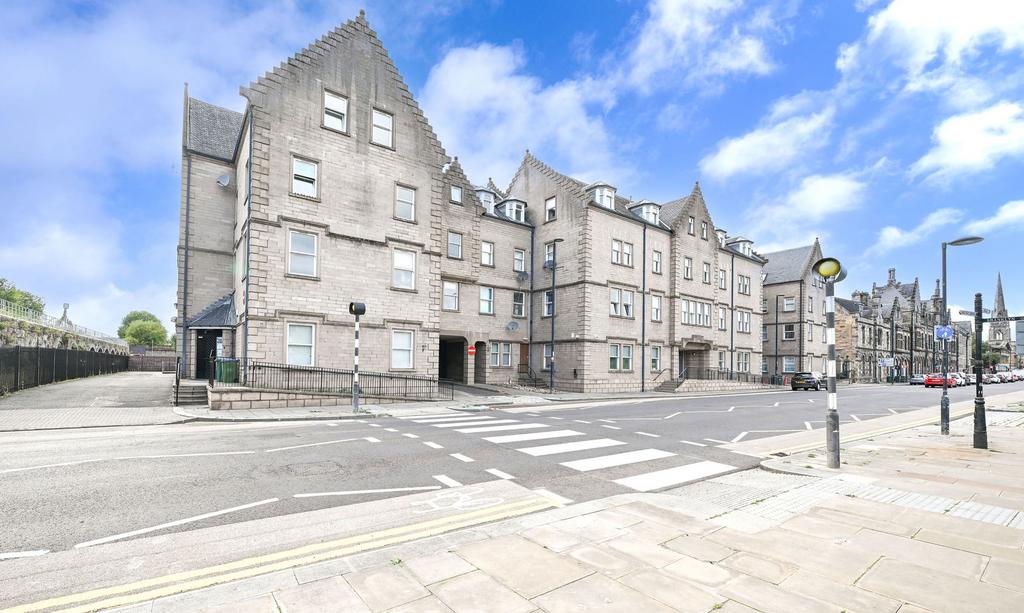 Tay Street, Perth PH2 2 bed flat - £135,000