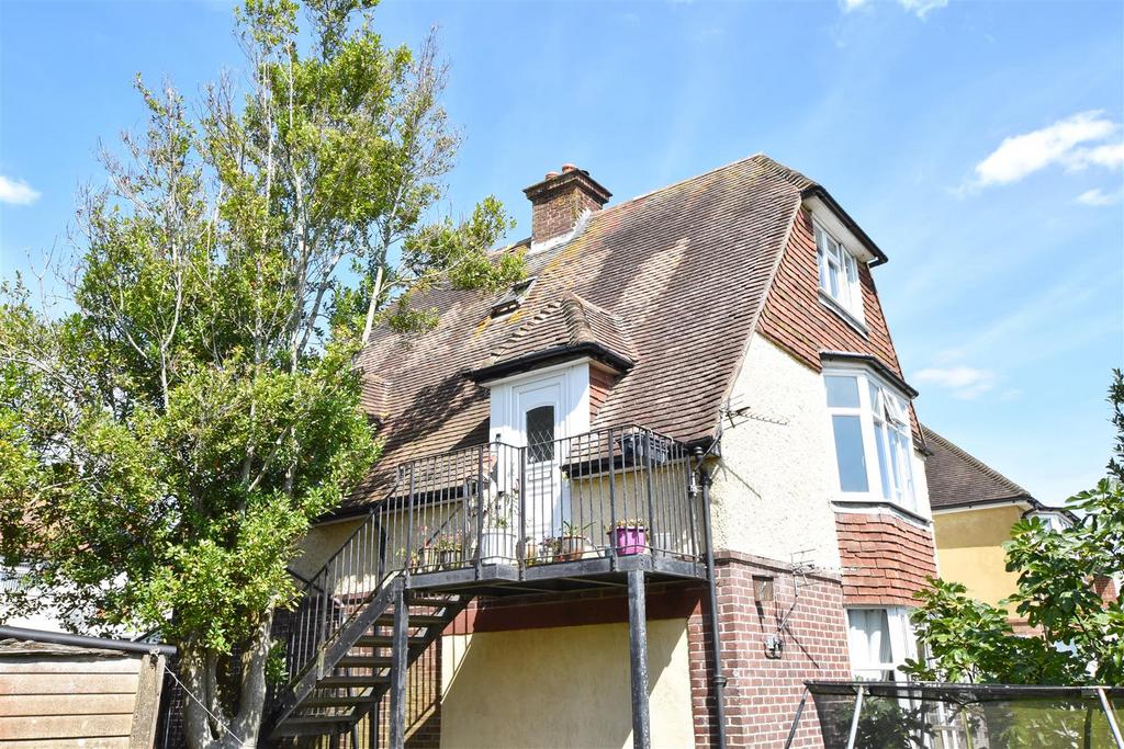 Cadborough Cliff, Rye 2 bed maisonette - £295,000