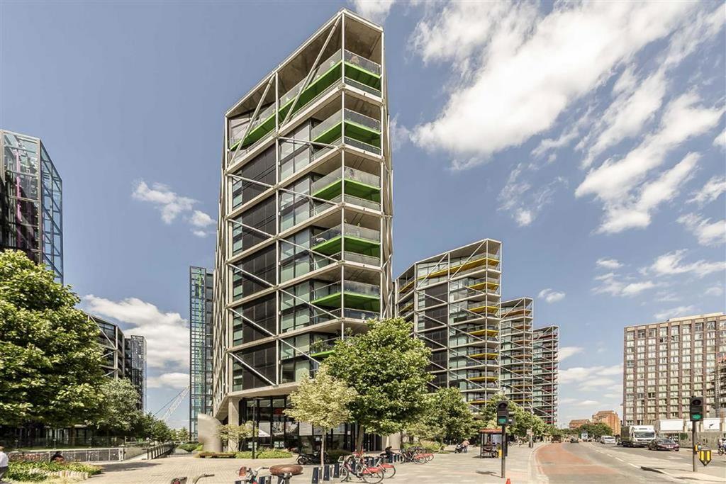 Riverlight Quay, London SW11 2 bed flat - £3,650 pcm (£842 pw)