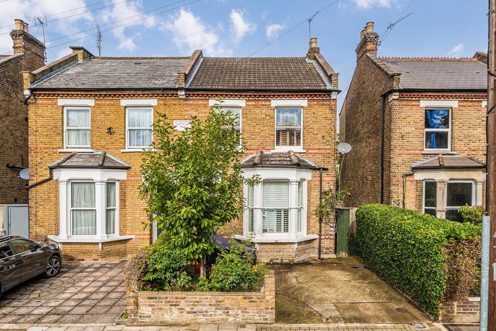 St. Stephens Road, Hounslow TW3 3 bed house - £600,000