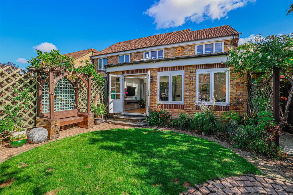 York Way, Hemel Hempstead, HP2 3 bed house - £500,000